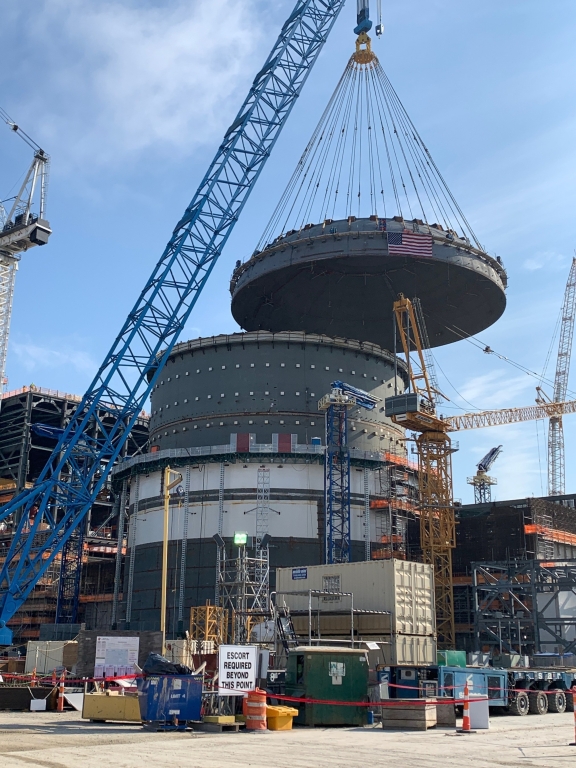 Vogtle 4: mise en place du dôme du réacteur | Forum nucléaire suisse